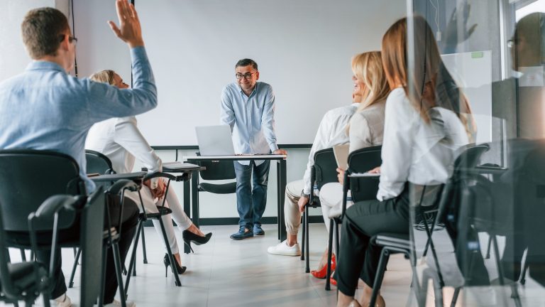 Masterclass: o que é, benefícios e como organizar – Academy 4.events